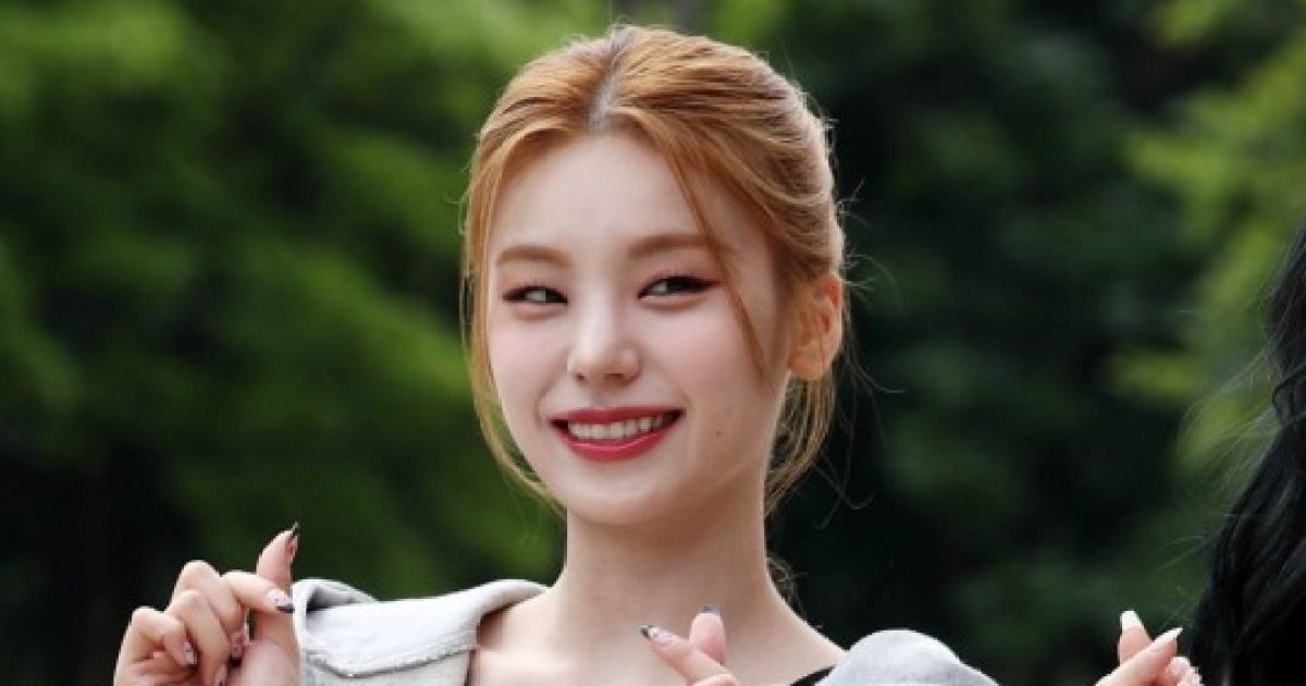 ITZY 예지·채령, 16일 잠실야구장 마운드 오른다 'LG 승리 기원 시구 진행'