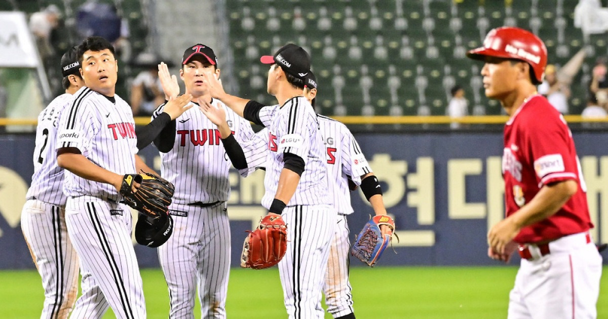 [포토] LG 'SSG 잡고 기분 좋은 승리'