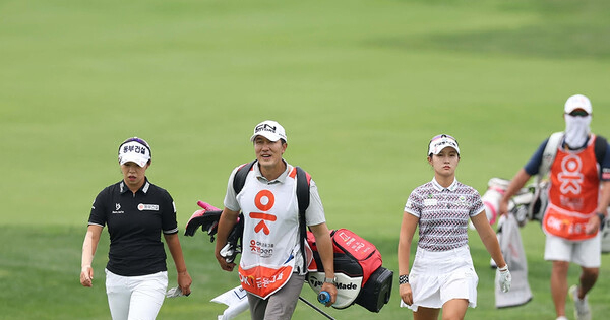 동반 경기하는 김수지·박현경 프로 [KLPGA OK금융그룹 읏맨오픈]