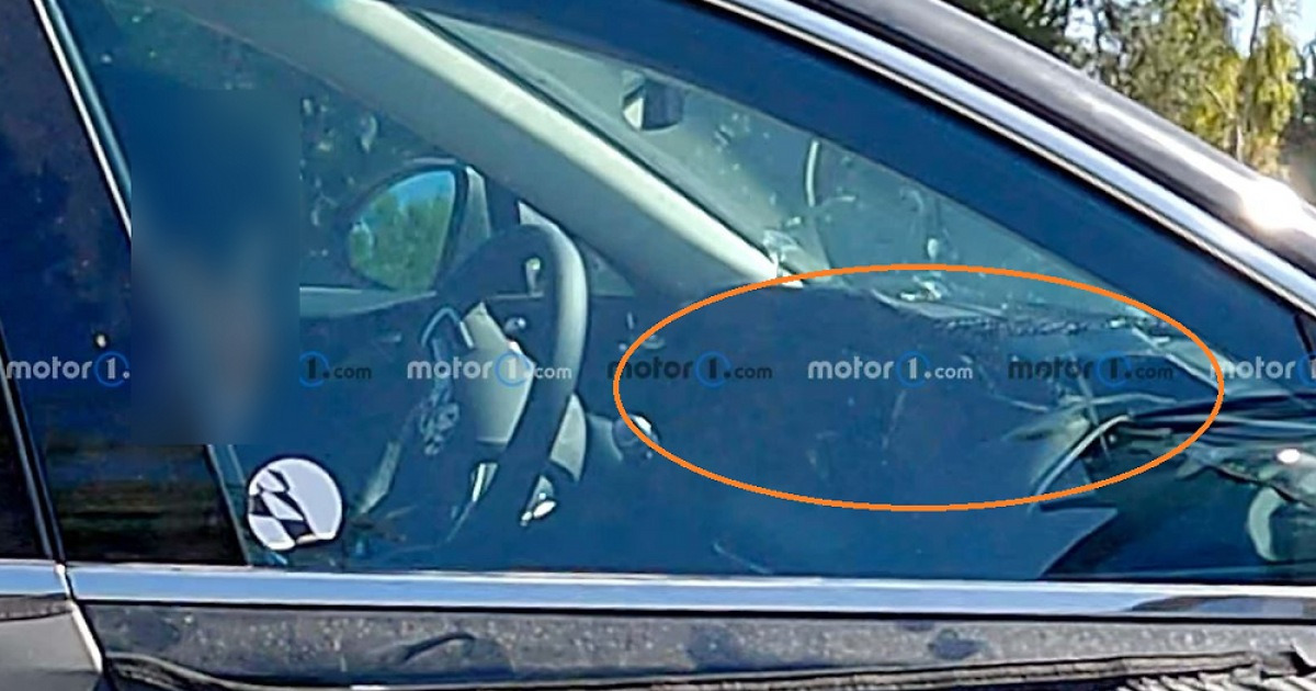 G80 F/L 인테리어 최초 포착…초대형 OLED 디스플레이 눈길 | 더드라이브