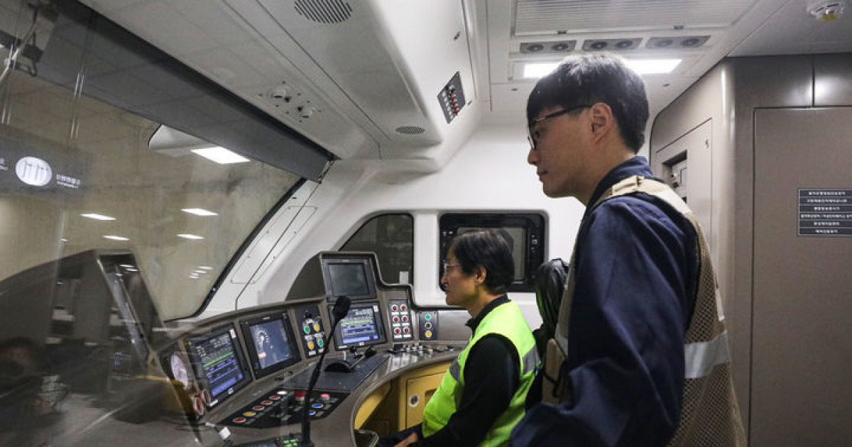 GTX-A 열차 운전석 내부