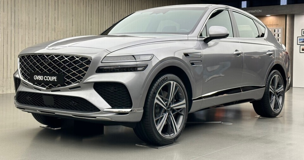 "뒷모습이 G80 닮았는데?" 제네시스, 첫 쿠페형 SUV 'GV80 쿠페' 실물 모습 | M투데이