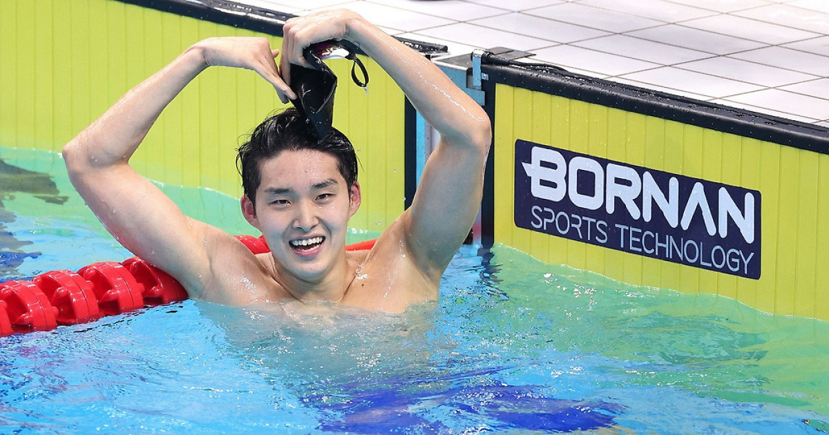 ‘압도적 1위’ 김우민, 자유형 800m 金...대회新