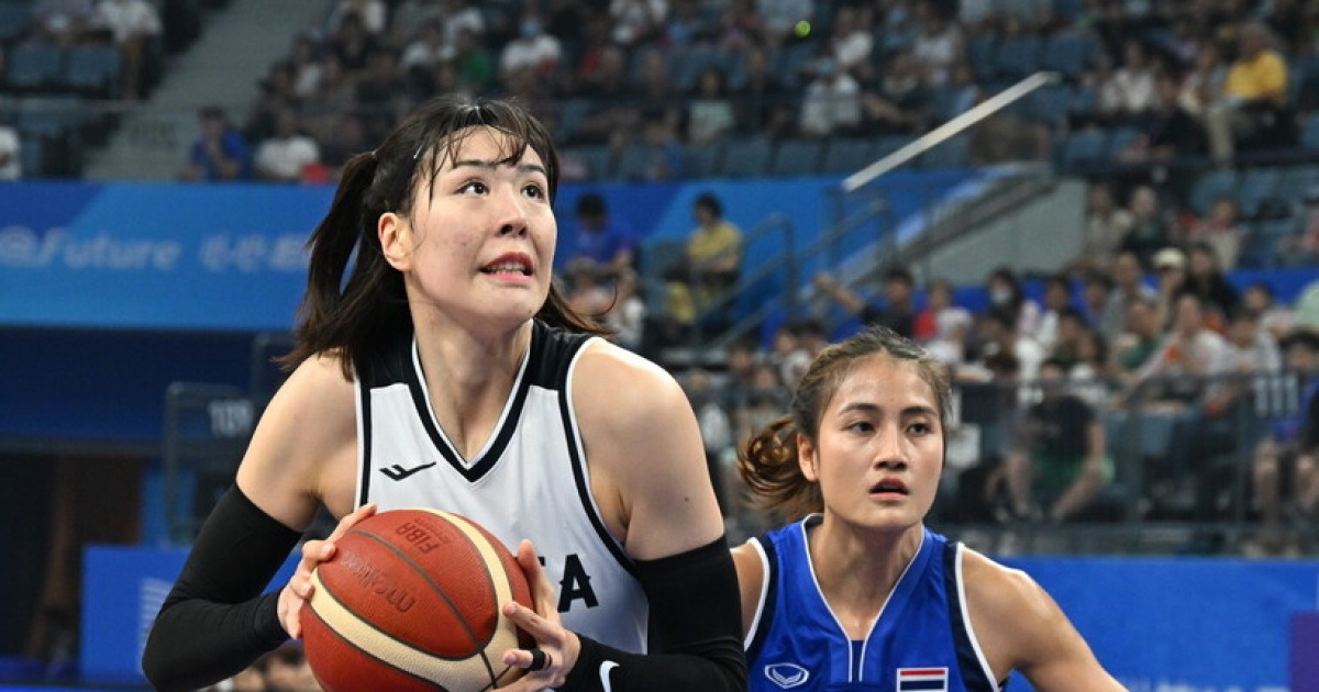 [22AG] ‘박지수 더블더블’ 女대표팀, 북한 제압하고 조별 예선 2연승···8강 진출 확정