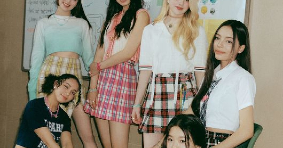 JYP 新 걸그룹 VCHA, 프리 데뷔곡 'Y.O.Universe' MV 500만뷰 돌파