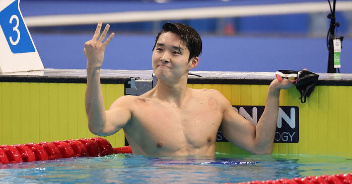 김우민, 자유형 400m도 금메달…한국 수영 AG 역대 3번째 3관왕