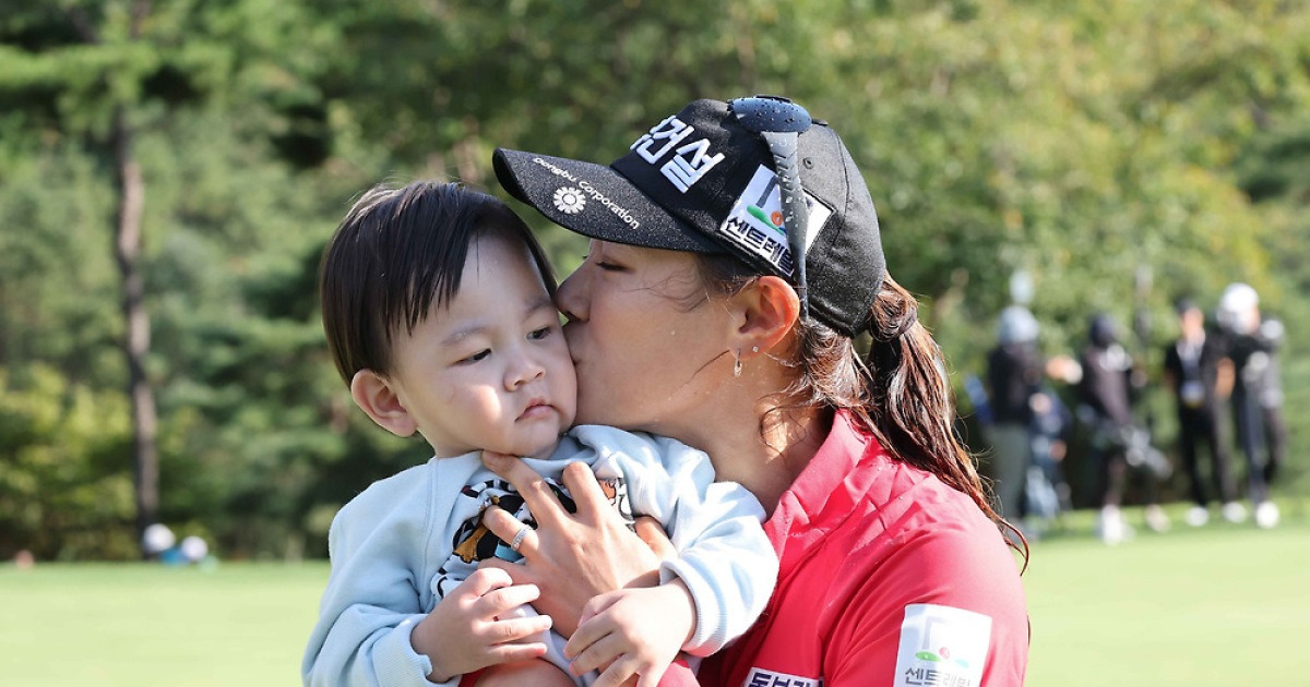 '14년 279번' 엄마 골퍼의 도전…박주영, KLPGA 감격의 첫 우승