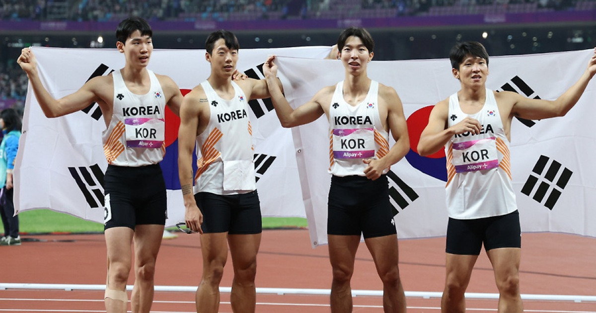 한국 육상, 37년 만에 남자계주 400m 동메달 획득 '쾌거'…한국기록 타이 수립 [AG 현장]