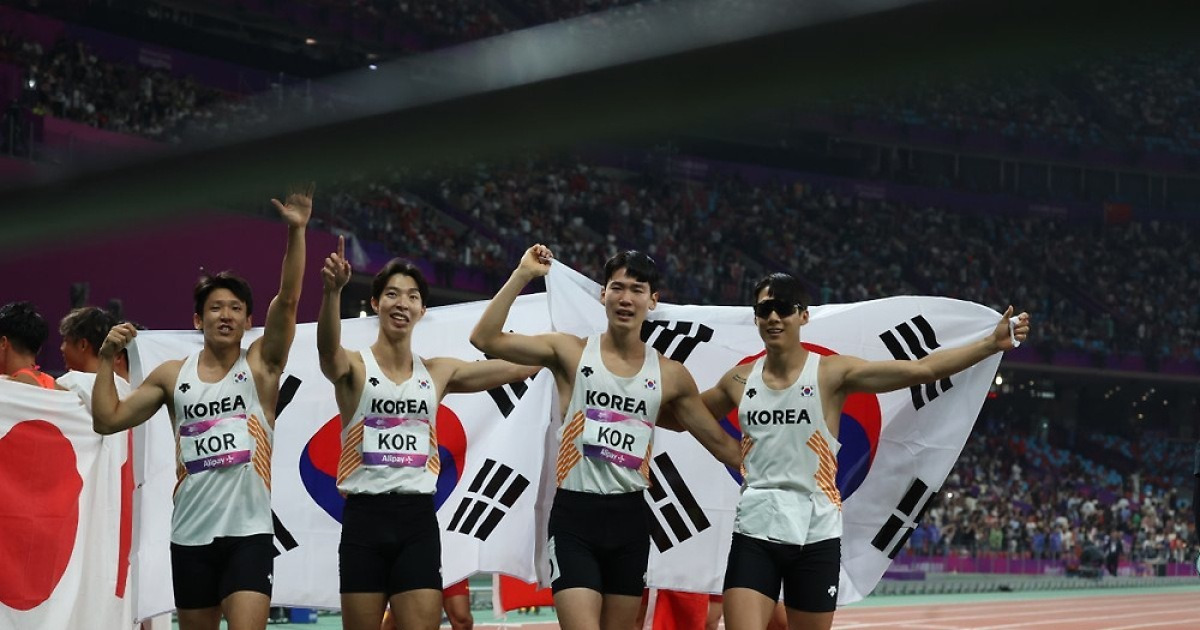 男 400m 계주, 37년만 AG 메달…김국영 “마지막 대회서 첫 메달” 감격