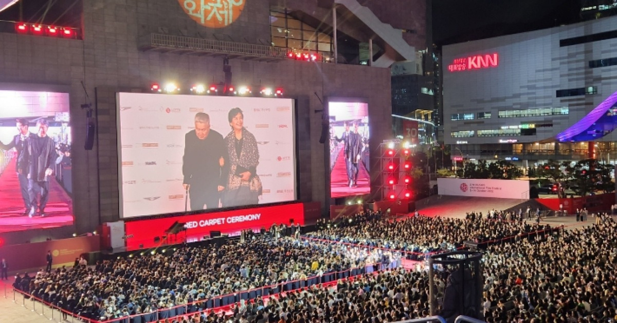 박은빈 단독 사회…'내홍' 위기 넘은 28번째 BIFF, 4일 개막