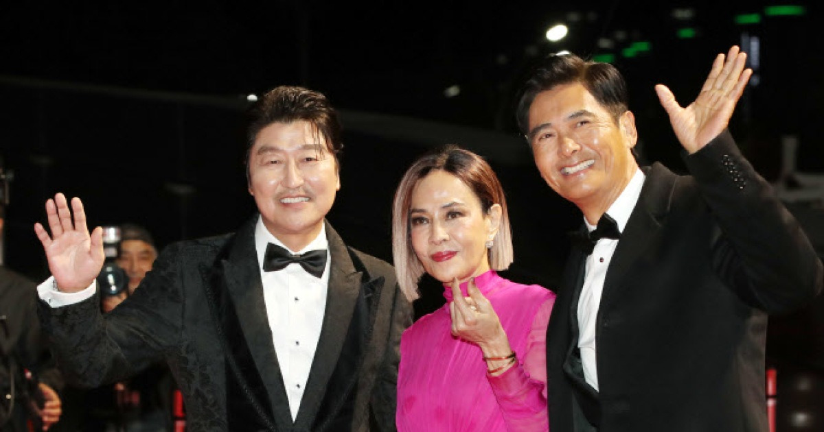 송강호·주윤발이 쏘고 ★들이 수놓았다…28th BIFF, 화려한 개막[종합]