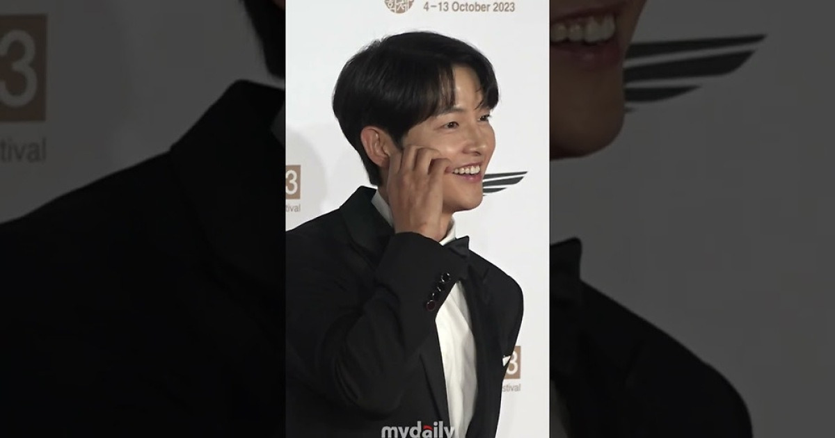 송중기 '부국제 레드카펫에서 하트 남신이 되다' (28th BIFF)