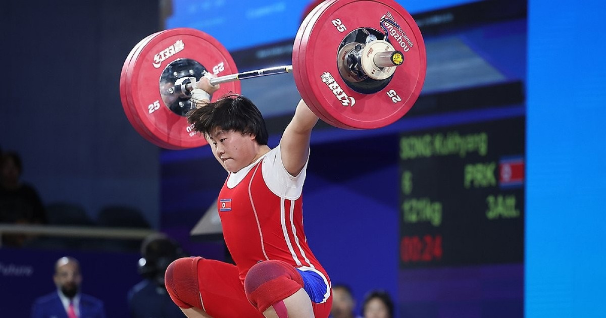 북한 송국향, 인상 3차 시기 121kg 도전
