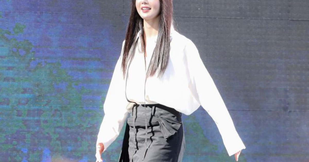 한선화, 팬들의 뜨거운 환영 받으며[28th BIFF]