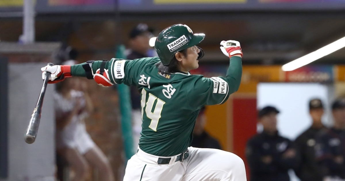 '최정 연타석포+문승원 QS' SSG, 한화 7-2 꺾고 6연승…NC 끌어내리고 단독 4위