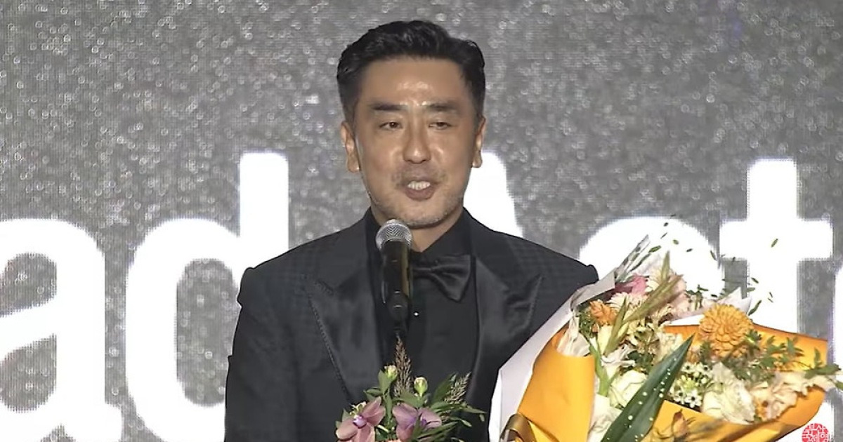 "심장 터질 거 같다"…'무빙' 류승룡, 괴물 장주원 멀끔하게 남우주연상 영예 [2023 ACA & C.OTT]