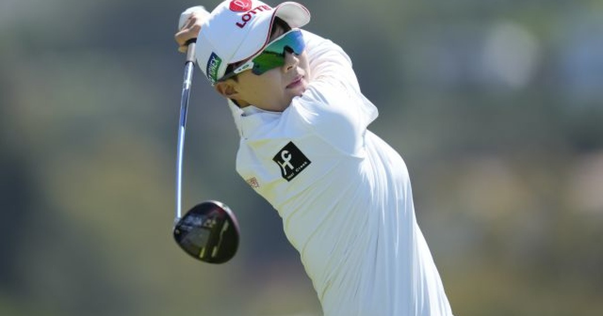 ‘평균타수 1위’김효주, 어센던트 LPGA 5타차 선두