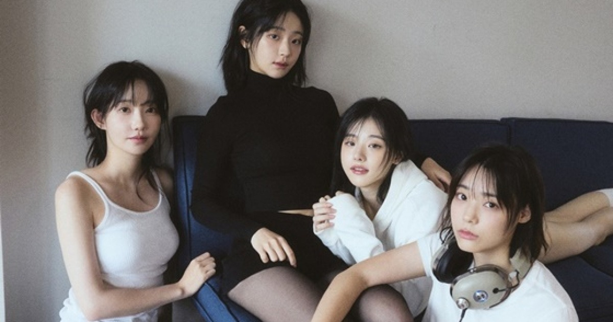 '김계란 걸밴드' QWER, 화제 속 데뷔..글로벌 성장세 기대