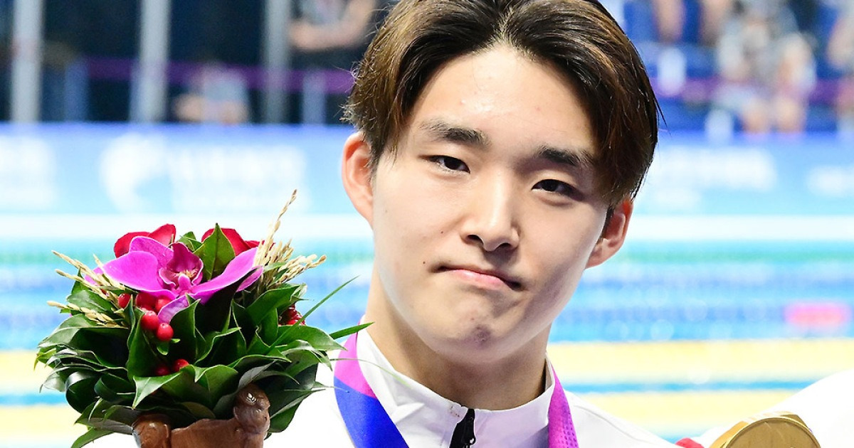 'AG MVP 등극' 수영 3관왕 김우민 "보상받는 기분이라 뿌듯, 큰 동기부여 된다"