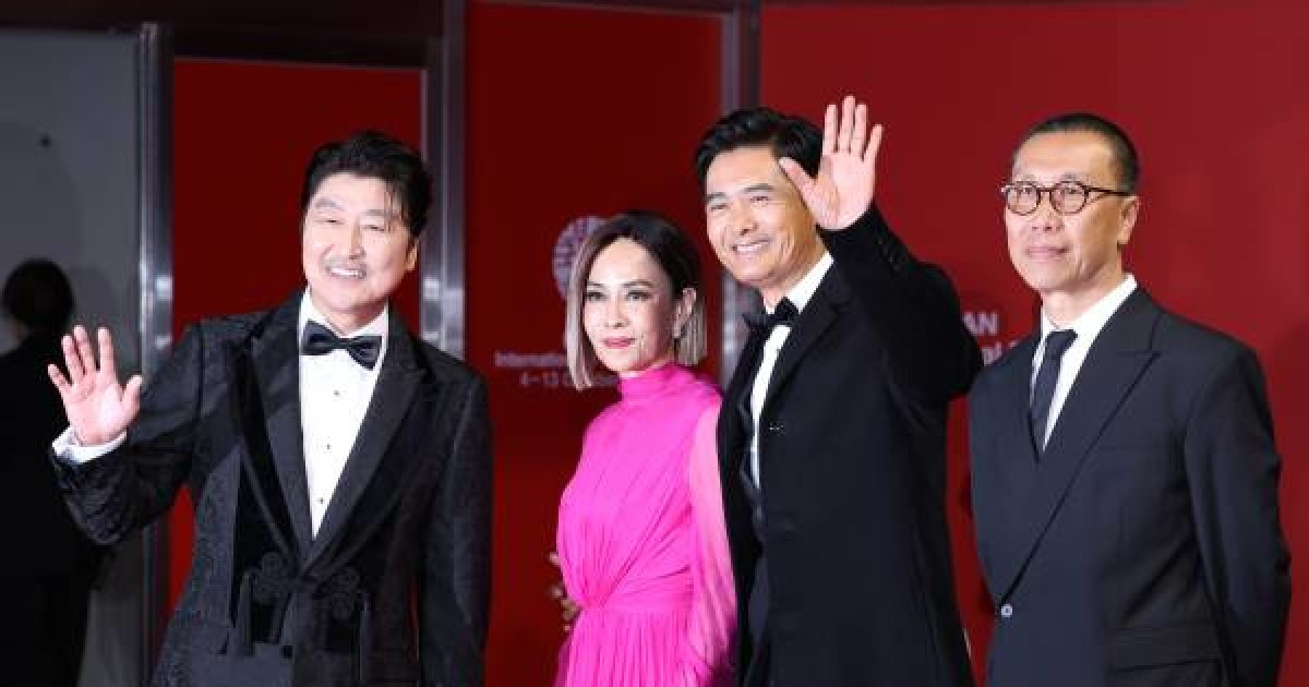 송강호&주윤발 이심전심~송중기의 하입보이… 화제의 순간[28th BIFF]