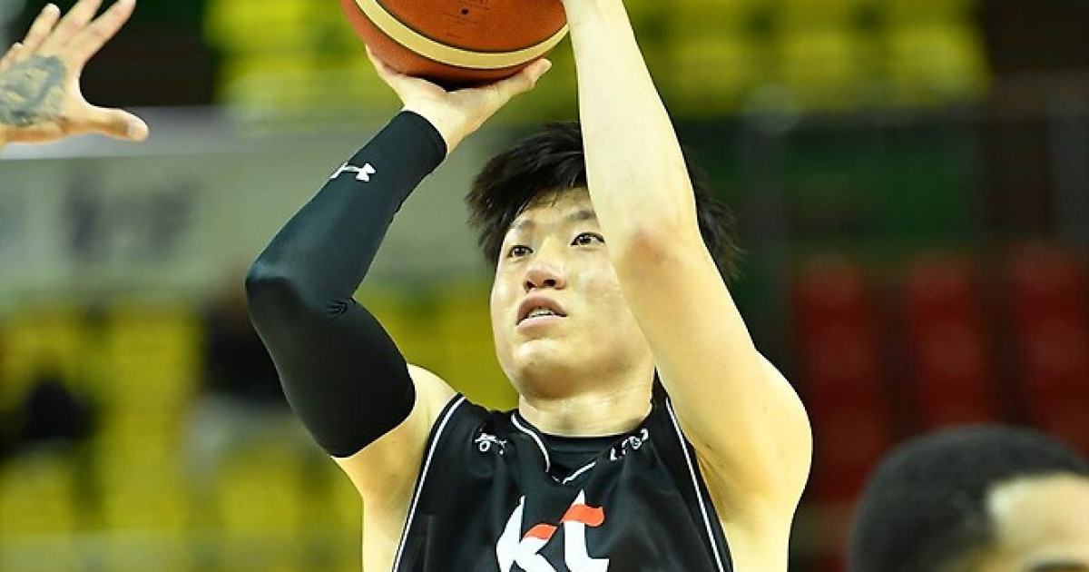 [JB포토] 3점슛 시도하는 KT 최성모