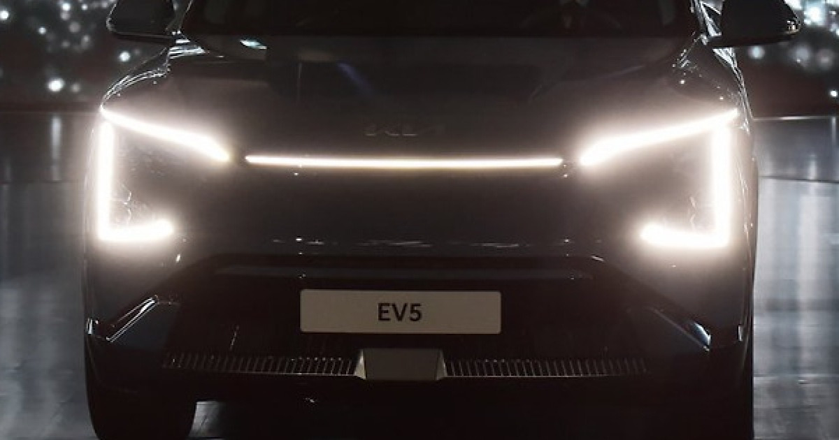 [머니S포토] 준중형 전동화 SUV 'EV5' 어둠속을 뚫고 나오다