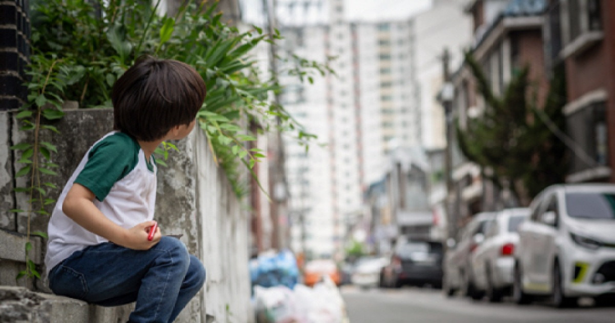 아이 홀로 집에 두면 학대…조례 개정 추진하다 부모들 반대에 철회 日지방의회