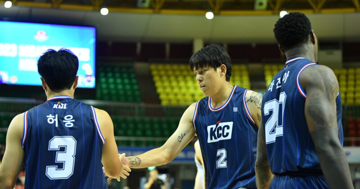 [KBL 컵대회] ‘2쿼터 35-14’ KCC, 허웅-존슨 앞세워 LG 제압 … 4강 진출 성공