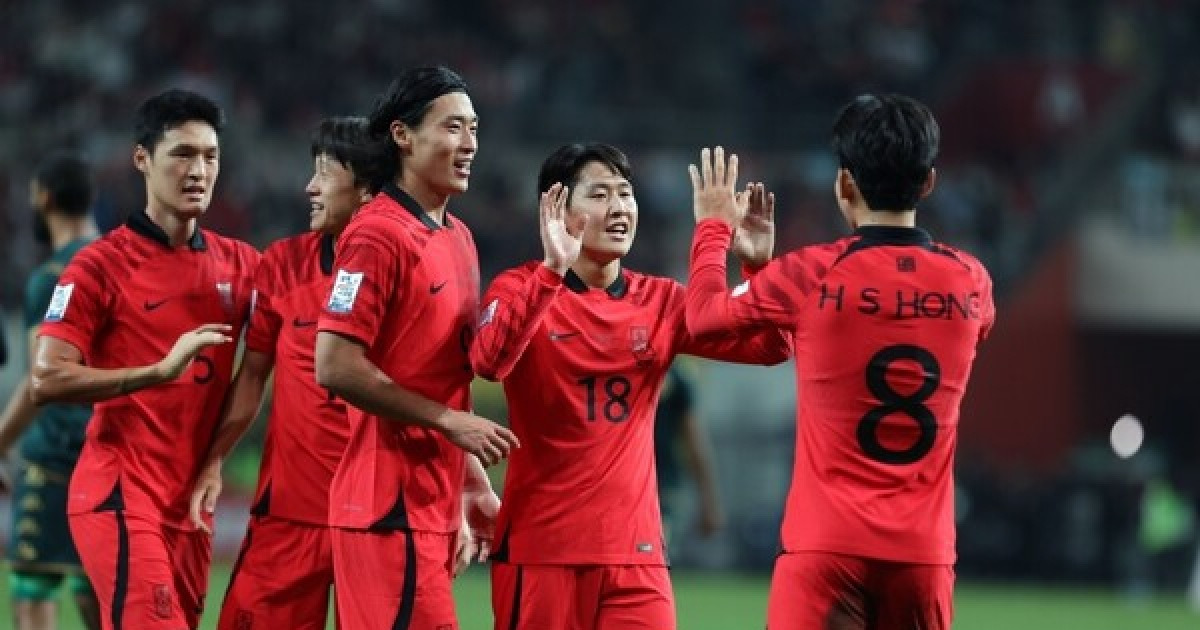 [442.live] 환상 FK 데뷔골, 멀티골, 뜨거운 관심에도 '기승전-팀'...이강인, "팀을 돕고 싶은 마음뿐"