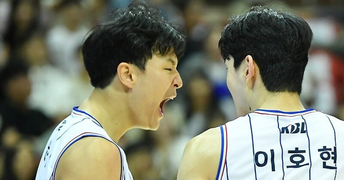 [JB포토] KCC 허웅 '득점 성공하며 포효'