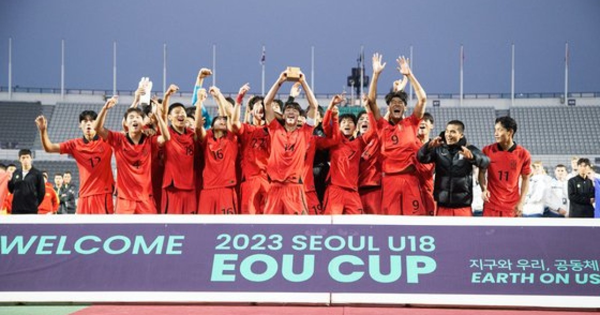 ‘동생들’이 먼저 베트남전 완승 시범…U-18축구대표팀, EOU컵 우승