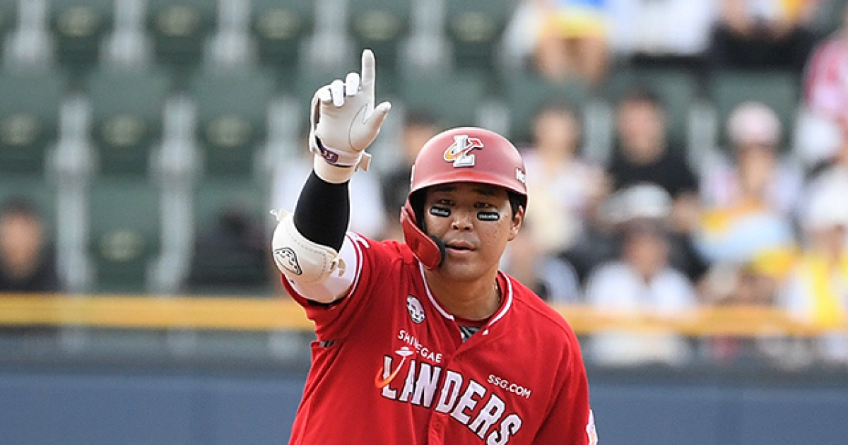 ‘준PO 직행 전쟁’ 두산이 먼저 탈락…SSG 3대 2 승리로 최소 4위 확보, 두산은 5위 확정 [MK잠실]