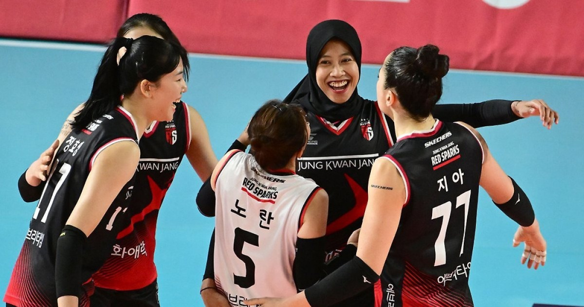 쌍포 이룬 메가-지아, IBK기업은행에 39점 폭격…정관장, 새 팀명으로 첫 승