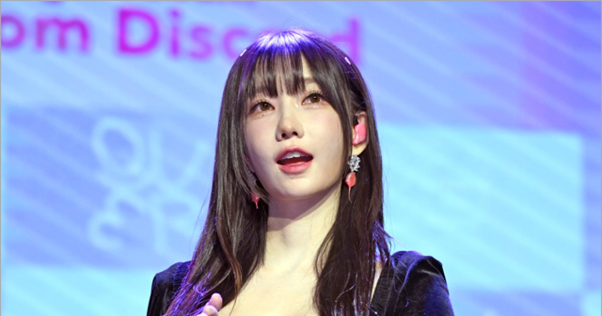 [MD포토] QWER 마젠타 '아름다운 벨벳 패션'