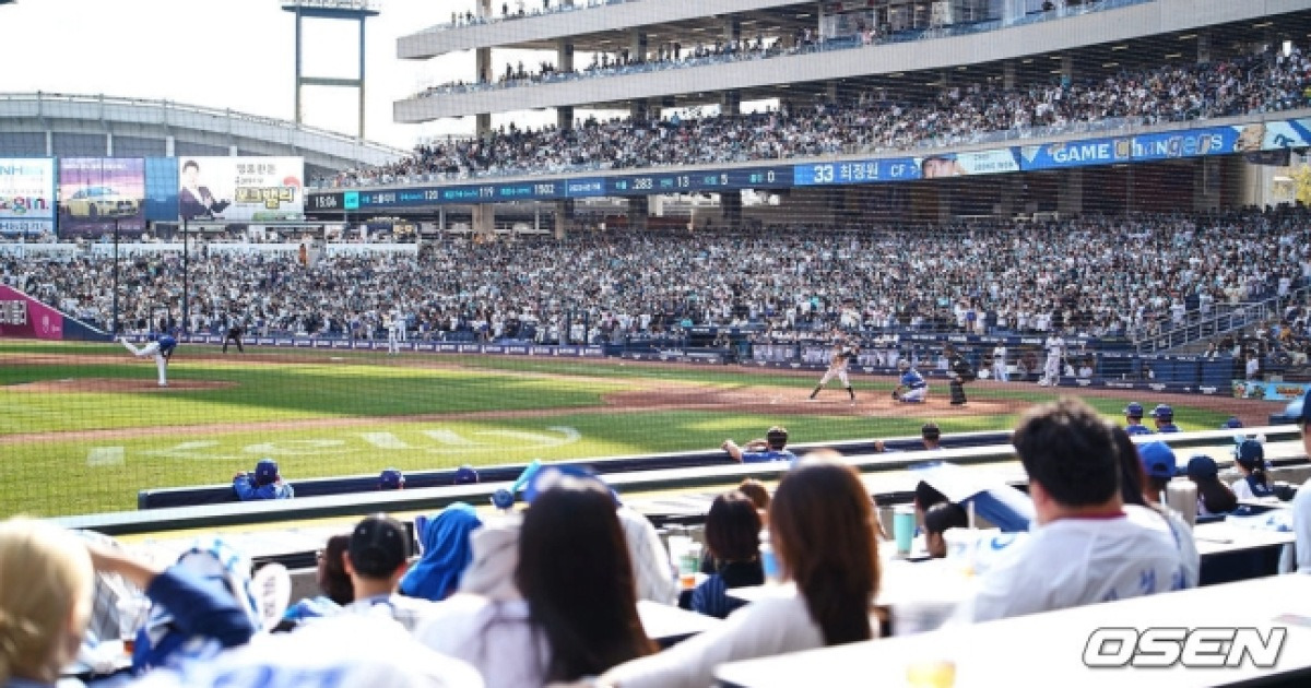 WC 입장권 예매 18일 오후 2시 시작, KBO "PS 입장권 전량 예매로 진행... 취소분은 경기 2시간 전부터 현장 판매"