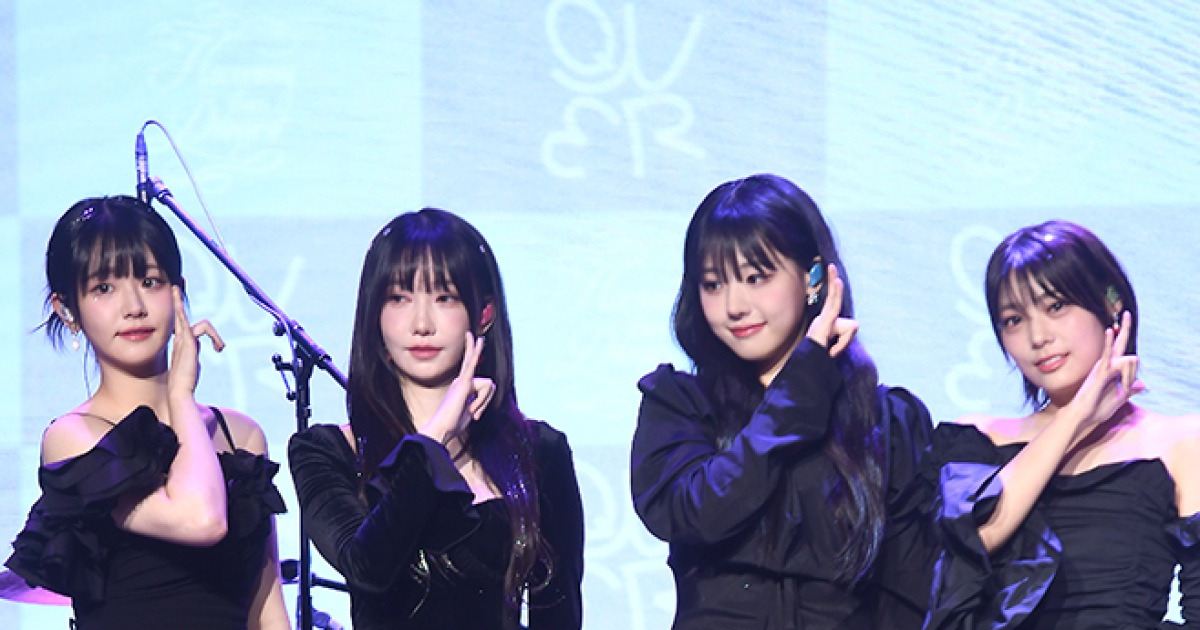 [TD포토] QWER '떨리는 데뷔 쇼케이스'