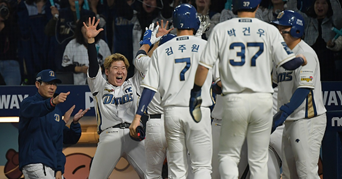 ‘서호철 만루 사나이 등극+김형준 멀티포+철벽 불펜진’ NC, WC 1차전서 두산 격파…준PO 진출! [MK WC1]