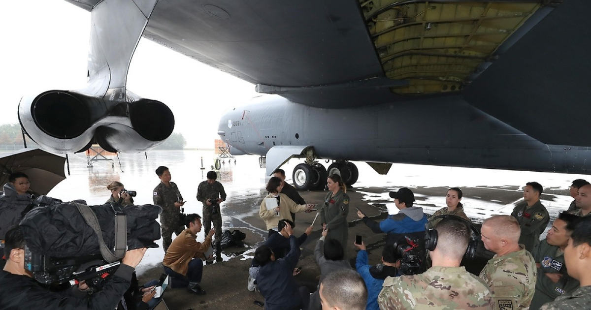 미군 최초 여성 B-52 대대장 "한미 파트너십 위해 ADEX 참여"