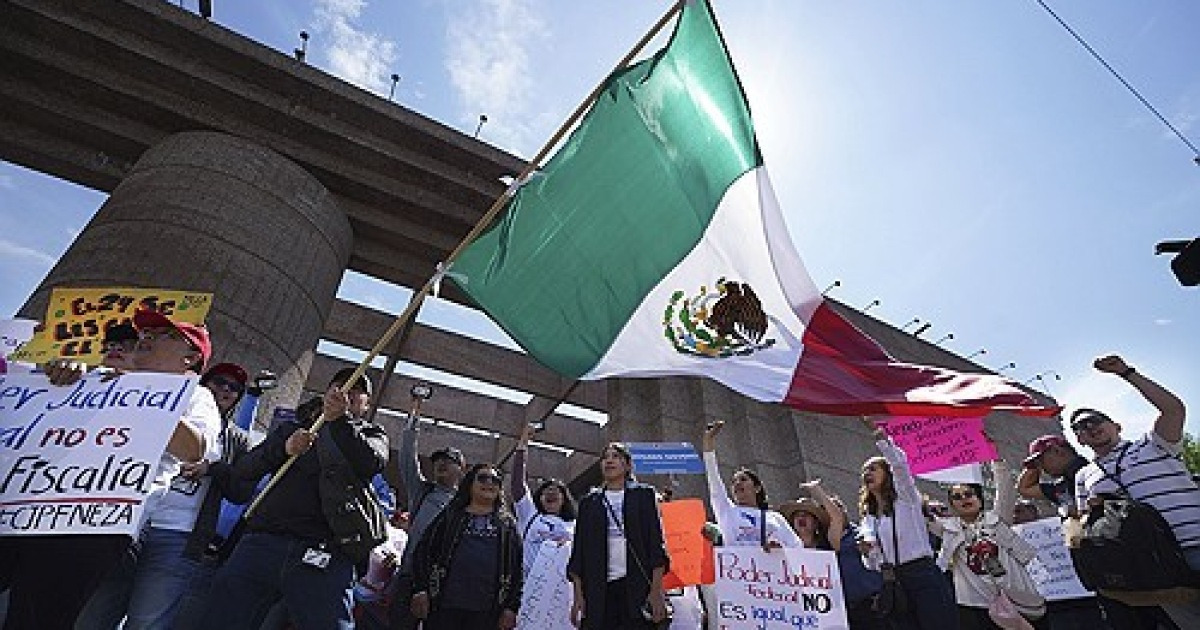 Mexico Court Strike