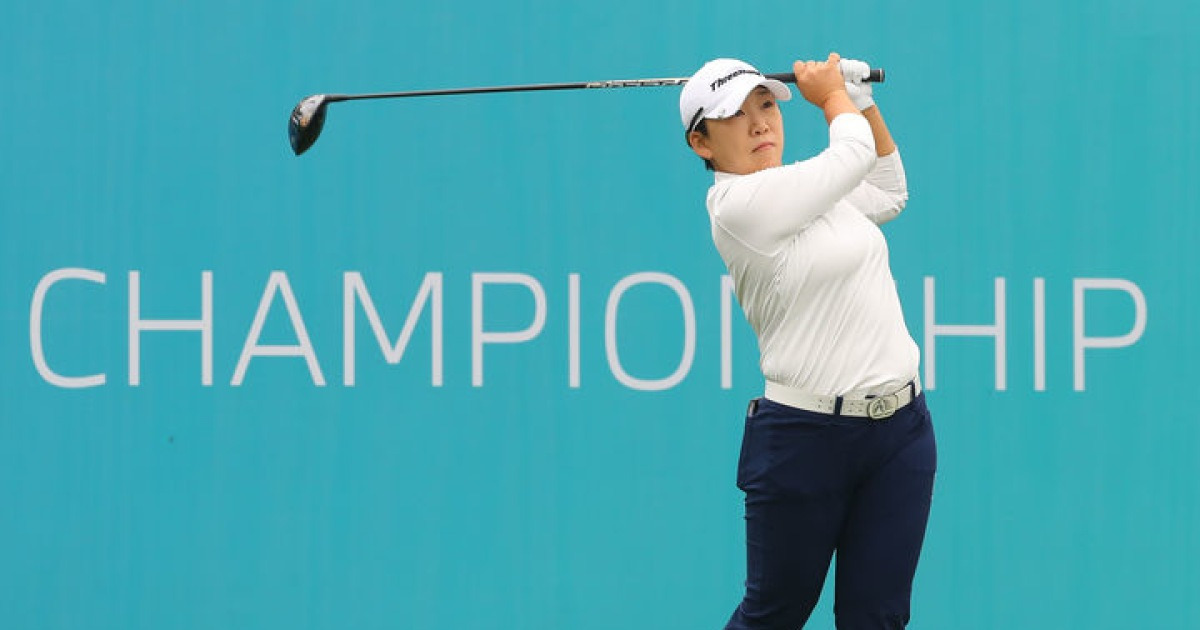 '공동 7위' 신지애, LPGA 투어 BMW 챔피언 3R서 선두와 3타 차
