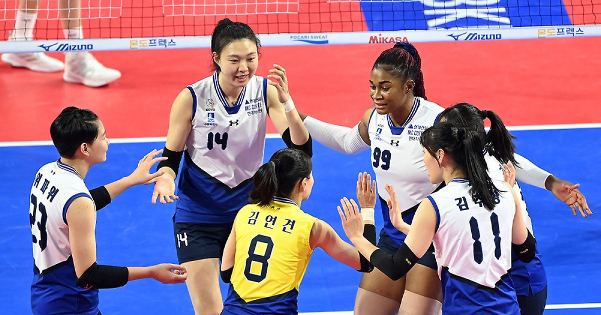 '위파위+모마 46득점 합작' 현대건설, 세트스코어 3-1 승리...IBK기업은행은 2연패