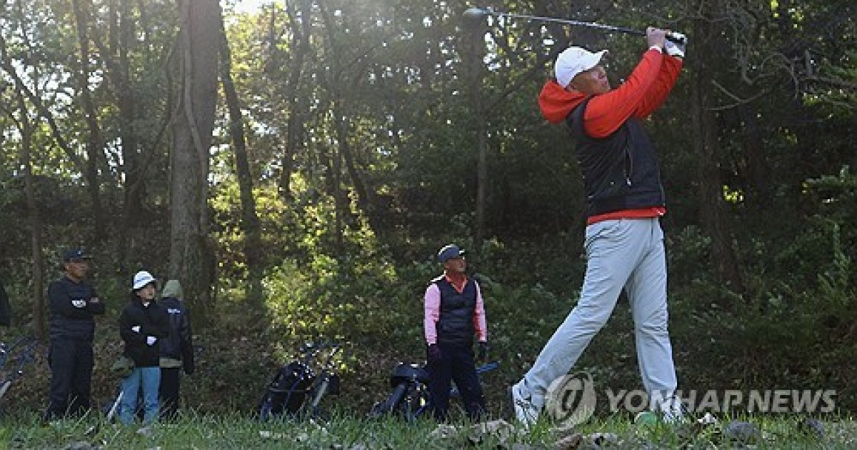 North Korea Golf Fun