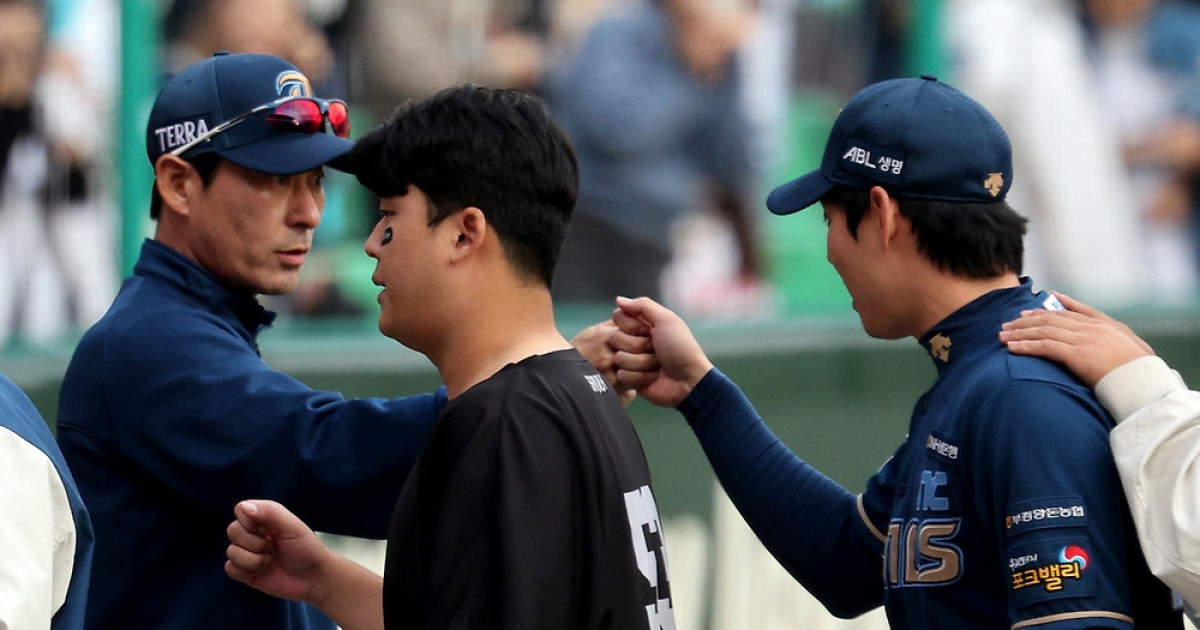 먼저 웃은 강인권 NC 감독 "대타 김성욱의 홈런이 승리 결정타"[준PO1]