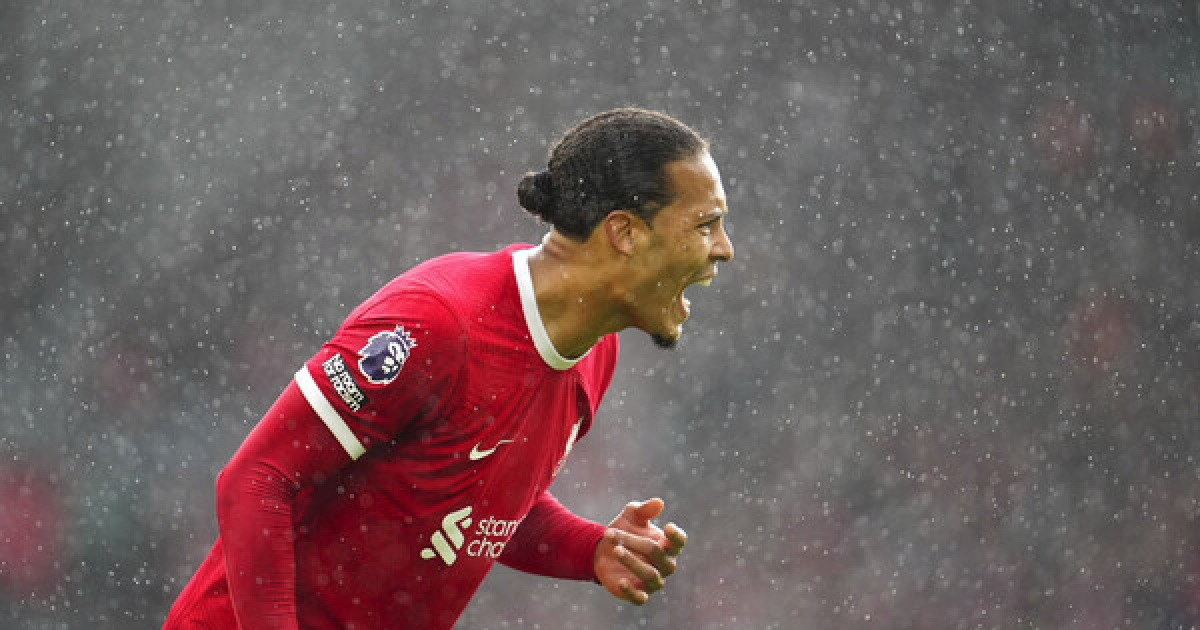 [EPL zip] '살라 멀티골+탄탄 수비' 리버풀, 10명 싸운 에버턴에 2-0 승리