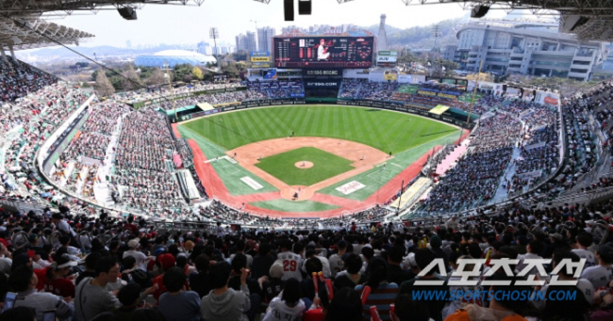 [준PO1 현장] 준PO 2년 만에 매진 성공! NC-SSG 격돌, 2만2500석 가득 찼다