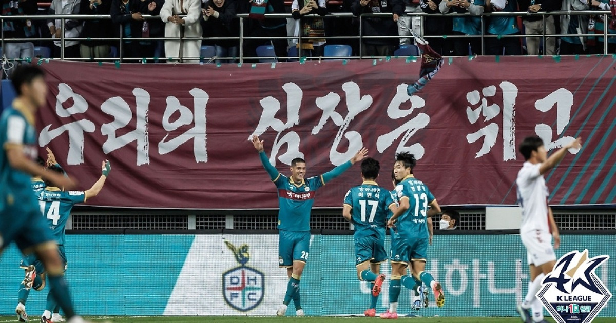 [K리그1 34R] ‘티아고는 복덩이’ 대전, 수원FC와 1-1 무승부...남은 경기 상관없이 ‘K리그1 잔류 확정’