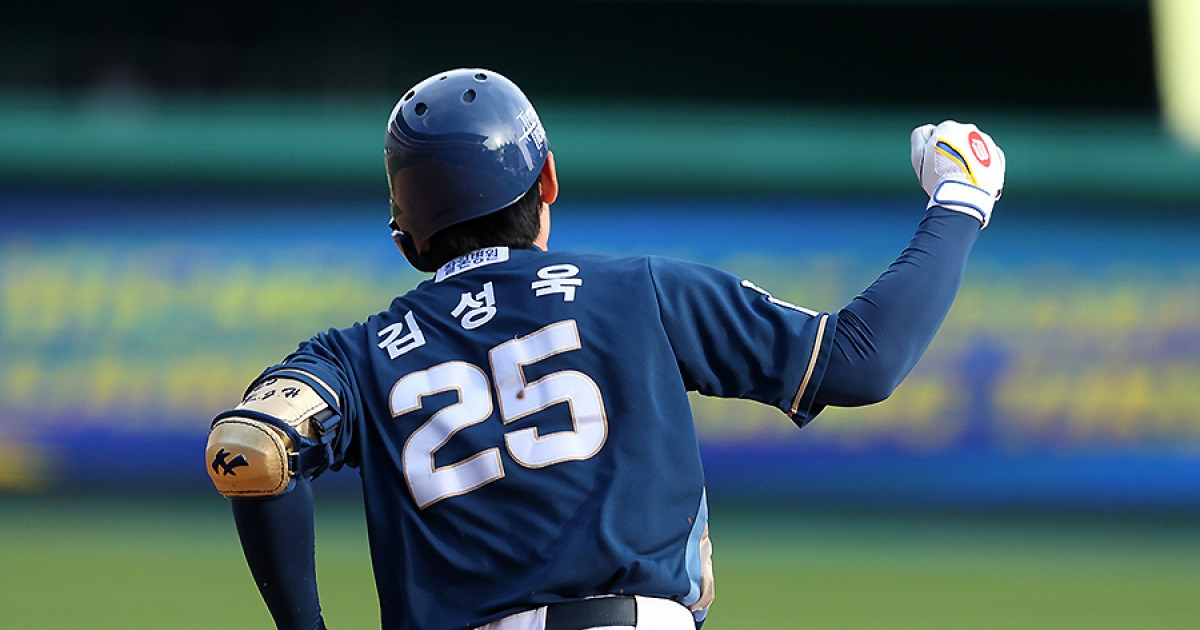 [준PO1 게임노트] ‘김성욱 극적 대타 투런포+신민혁 무실점 호투’ NC, SSG 꺾고 준PO 1차전 기선제압… PO행 절대 고지 점령