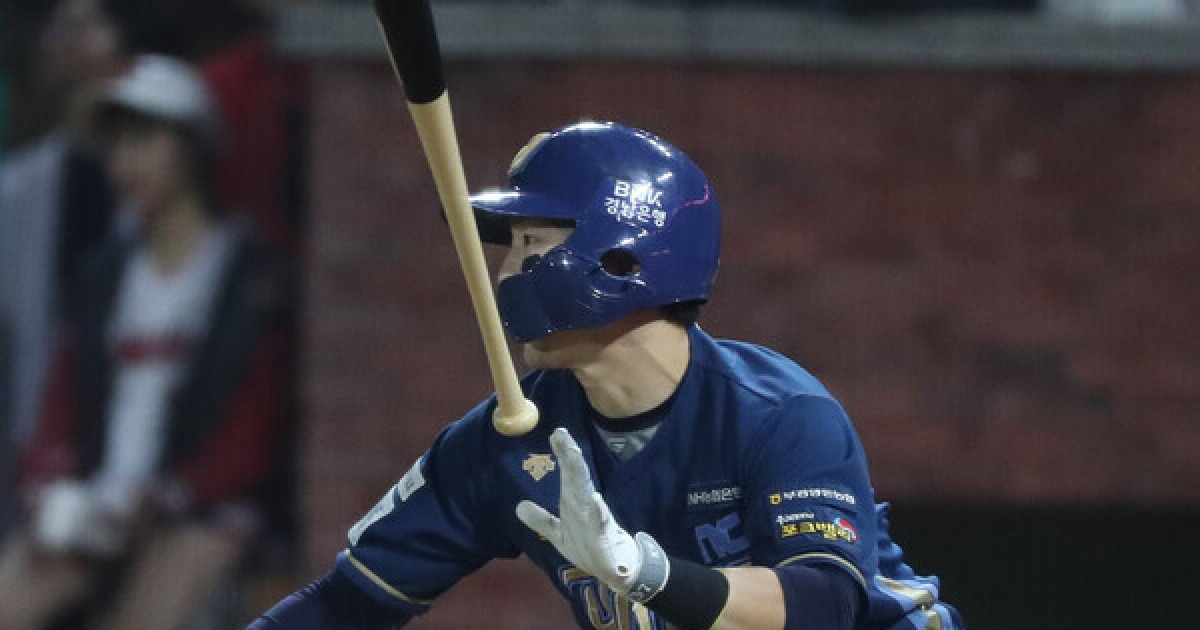 [준PO2] '박건우 3안타' NC, 2차전에서도 SSG에 승리…PO까지 단 1경기