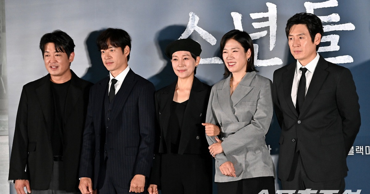[포토] 설경구 염혜란 진경 유준상 허성태 소년들 기대하세요