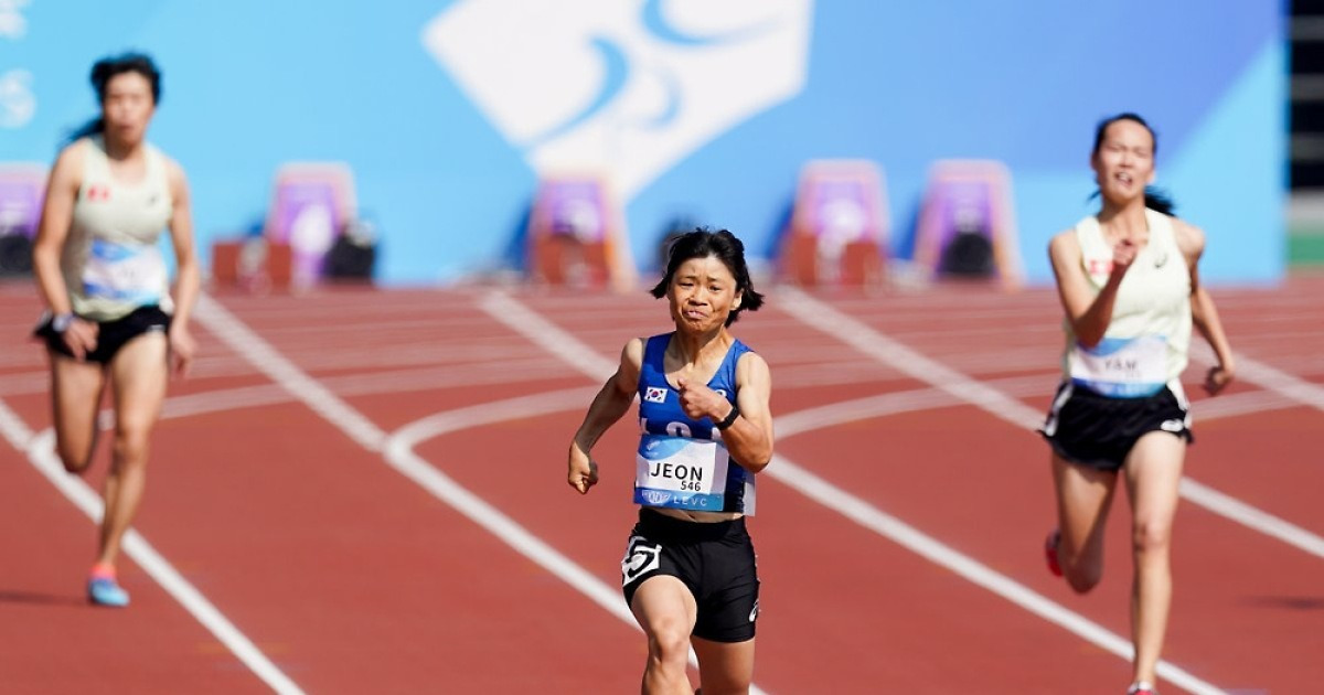 항저우 장애인AG 첫 메달은 은빛! 전민재, 200m서 2위 기록하며 대회 4연속 시상대 올라